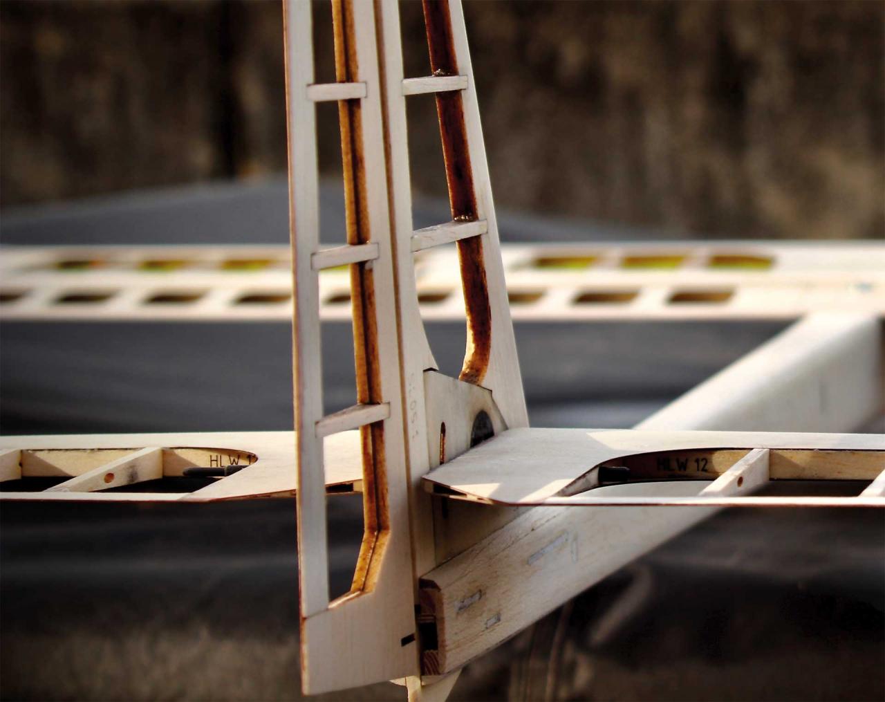 Robbe Slider Q High Performance 4-Klappen E-Segler, Holzbausatz (SW ...